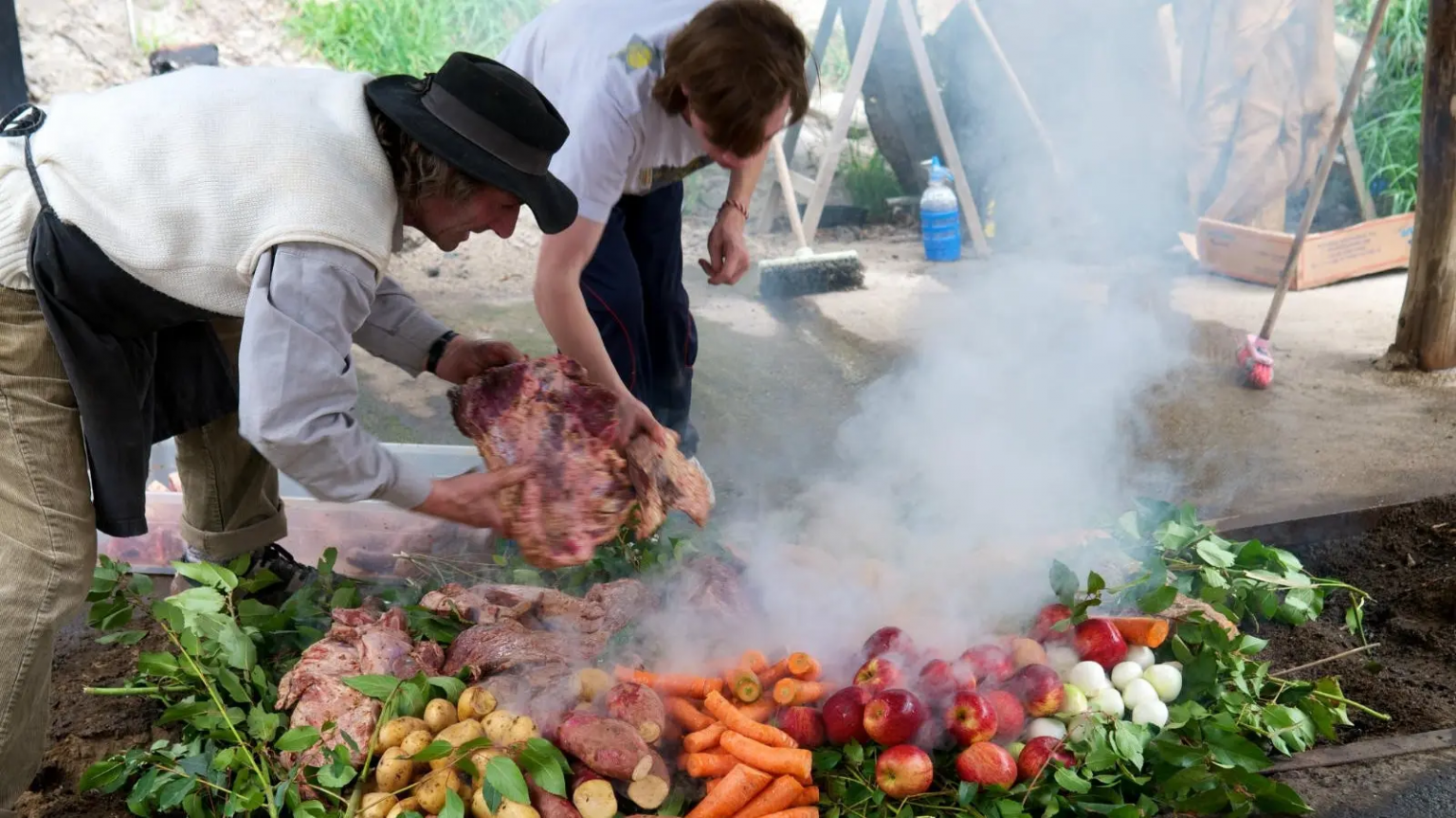 Qué es y cómo se hace el famoso curanto en Colonia Suiza – BARILOCHE MÁS